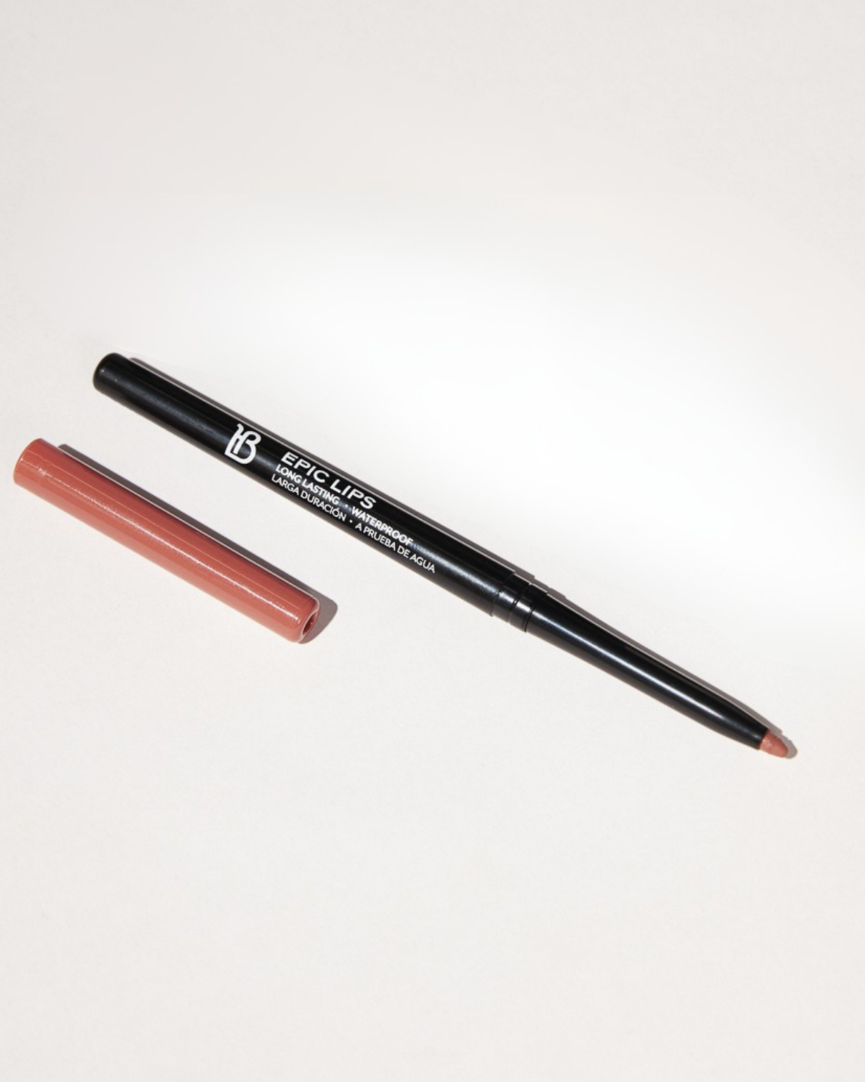 DELINEADOR RETRÁCTIL PARA LABIOS RETRÁCTIL PARA LABIOS EPIC LIPS – BE DELUXE – Girly Maquillaje ...